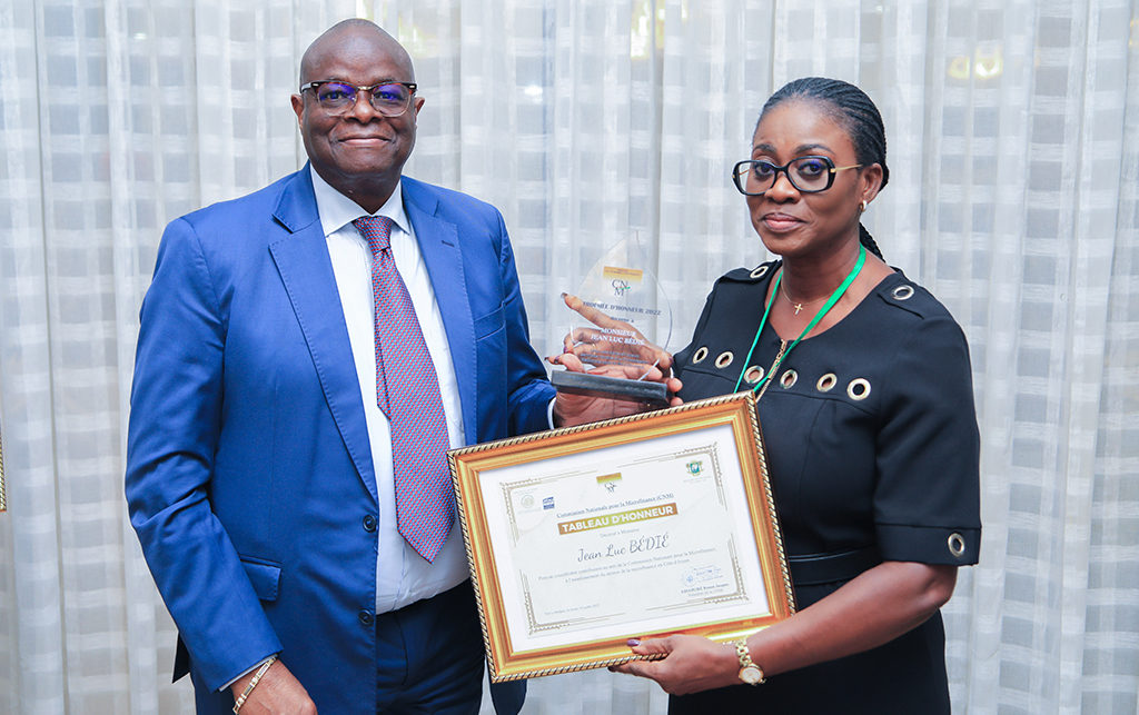 Cérémonie d’hommage aux membres sortants de la Commission Nationale ...